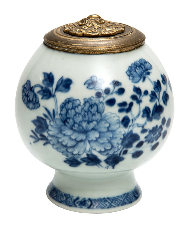 Ancient Chinese inkwell porcelain with gilded bronze lid. - Asta FROM ...